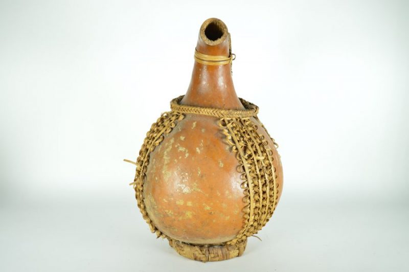 Kalebas met rieten houder - Bodour