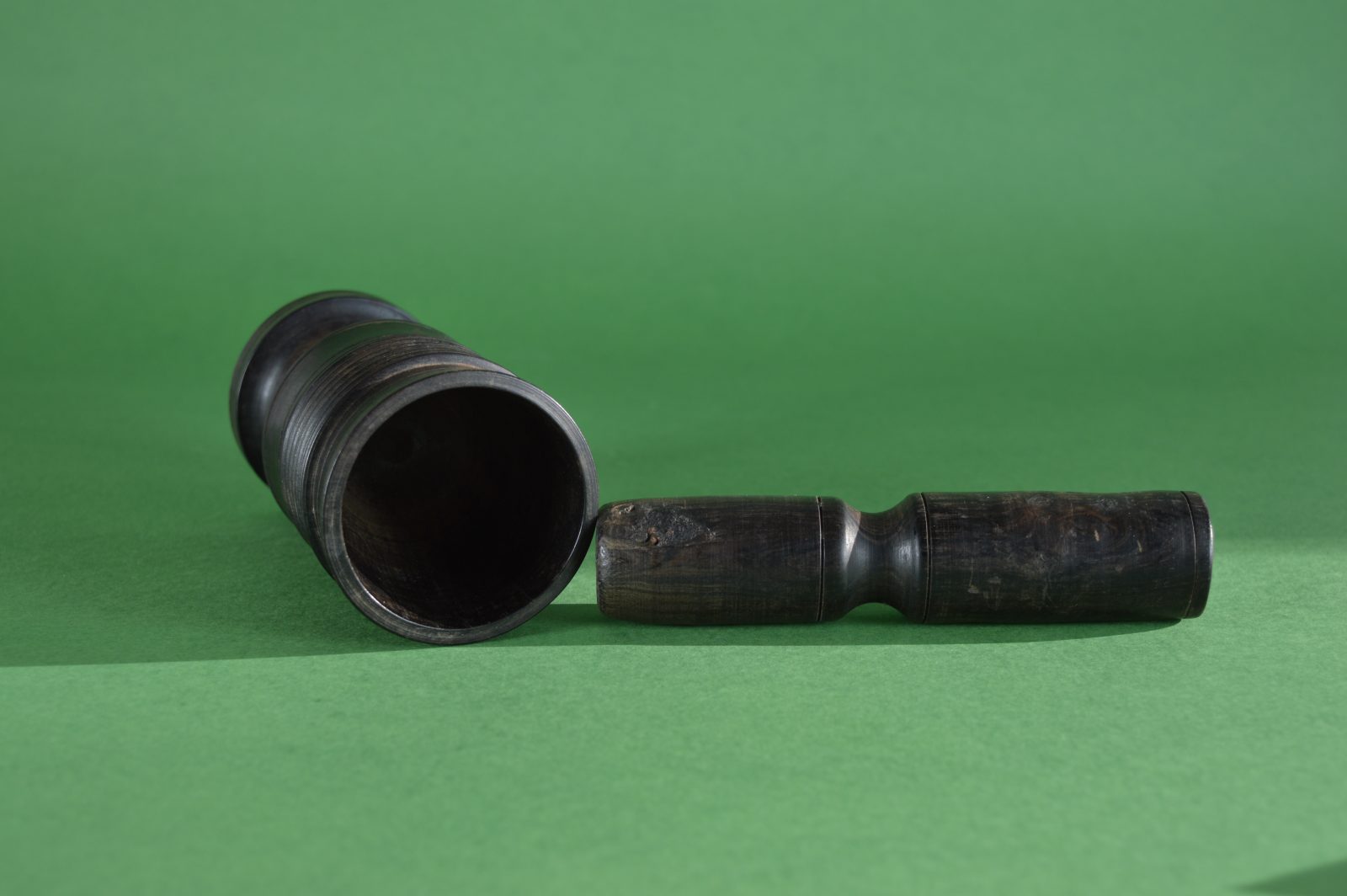Vijzel hout antiek - Bodour