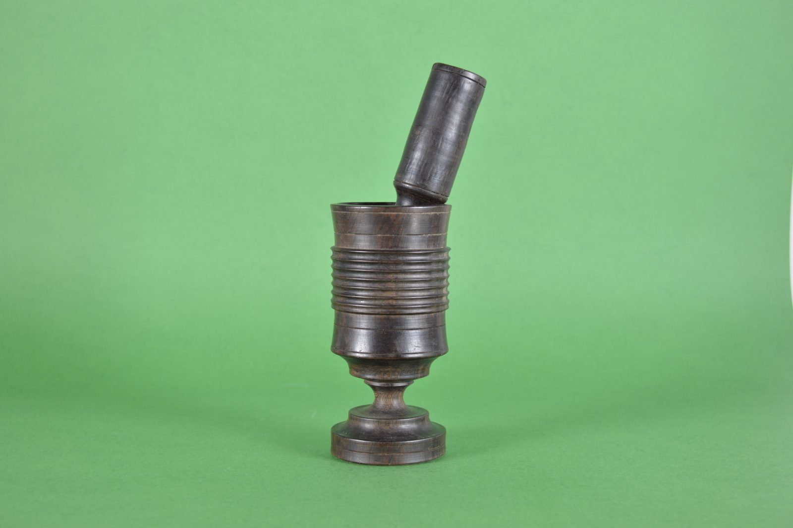 Vijzel hout antiek - Bodour