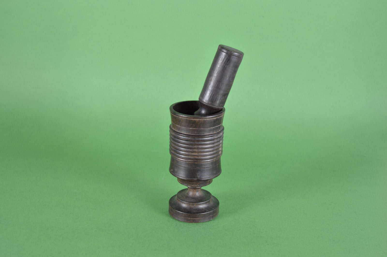 Vijzel hout antiek - Bodour